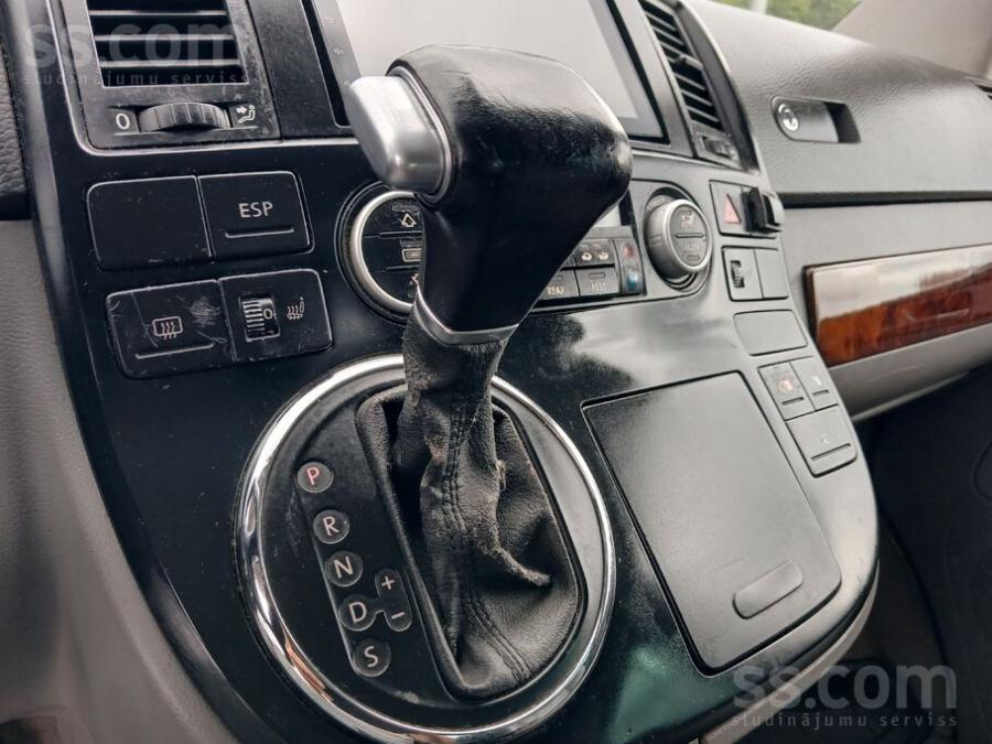 Grey Volkswagen Multivan 2004 in Riga, with an engine capacity of 2.50 L and mileage of 0 thousand km for 5890 €, photo 24 on AUTOMOTO.COM.LV