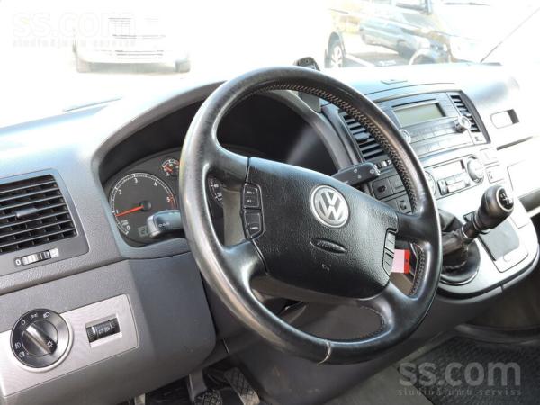 Pelēks Volkswagen Multivan 2005 Cēsis, ar dzinēja tilpumu 2.50 L un nobraukumu 300 tūkst. km par 7900 €, foto 11 vietnē AUTOMOTO.COM.LV