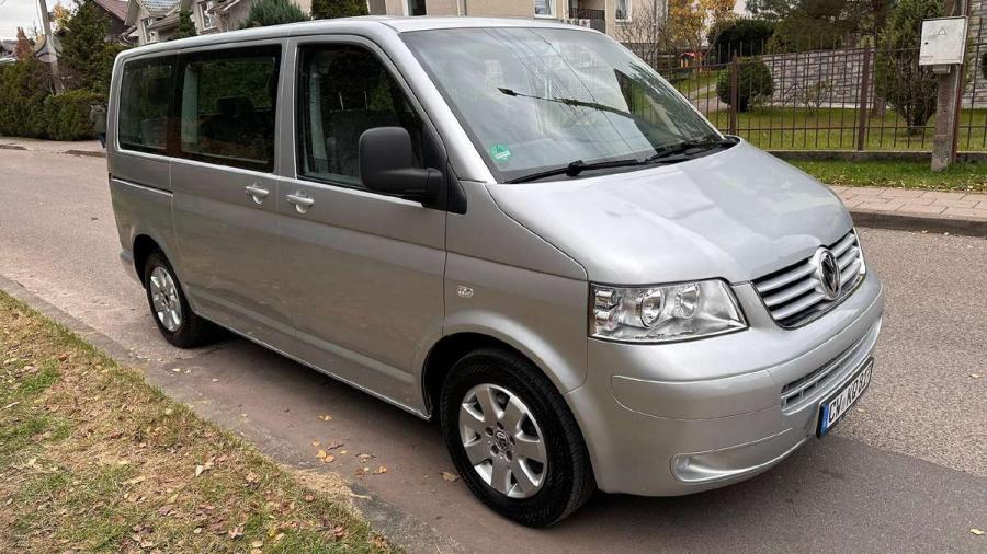 Grey Volkswagen Multivan 2005 in Vilnius, with an engine capacity of 1.90 L and mileage of 368 thousand km for 8290 €, photo 3 on AUTOMOTO.COM.LV