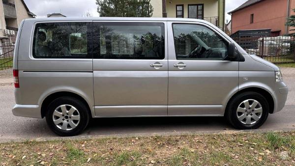 Pelēks Volkswagen Multivan 2005 Viļņa, ar dzinēja tilpumu 1.90 L un nobraukumu 368 tūkst. km par 8290 €, foto 4 vietnē AUTOMOTO.COM.LV