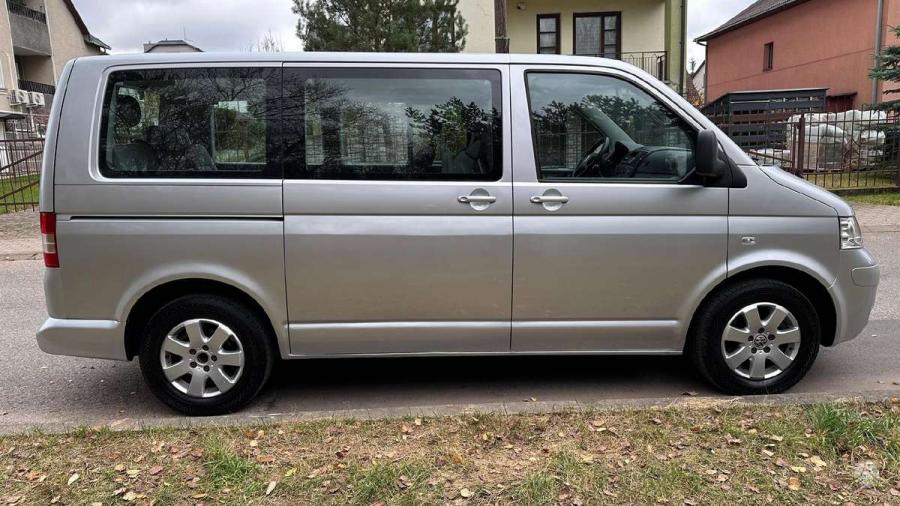 Grey Volkswagen Multivan 2005 in Vilnius, with an engine capacity of 1.90 L and mileage of 368 thousand km for 8290 €, photo 4 on AUTOMOTO.COM.LV