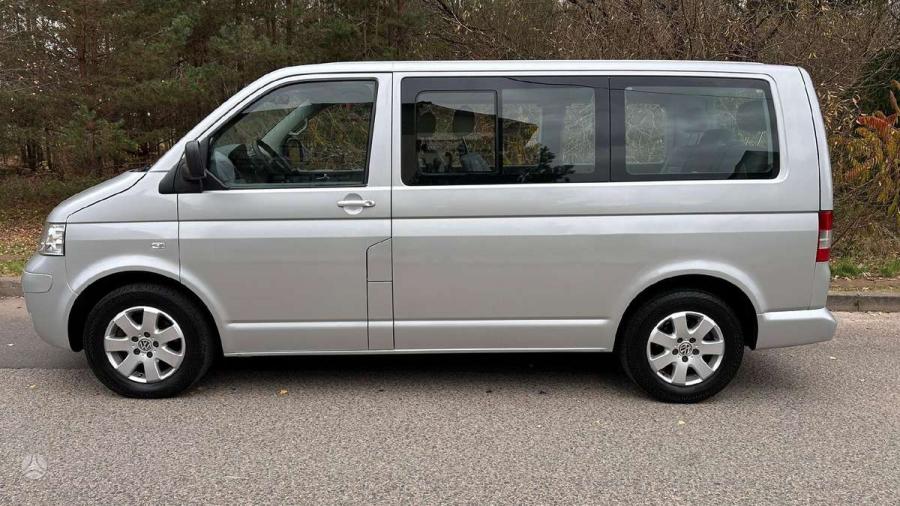Grey Volkswagen Multivan 2005 in Vilnius, with an engine capacity of 1.90 L and mileage of 368 thousand km for 8290 €, photo 8 on AUTOMOTO.COM.LV