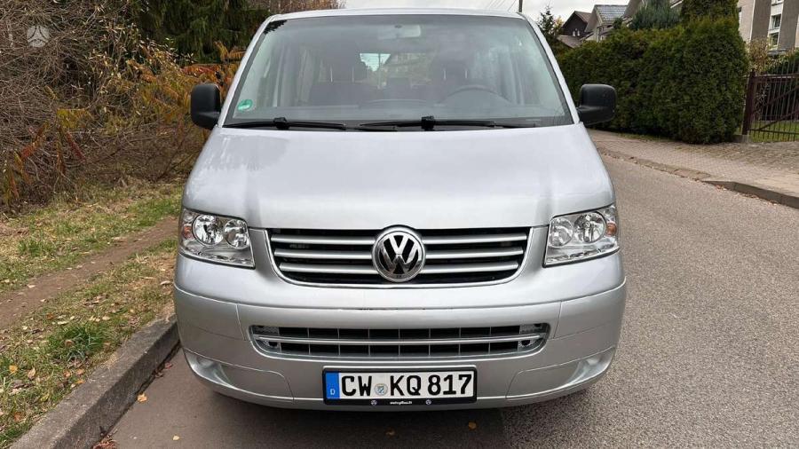 Grey Volkswagen Multivan 2005 in Vilnius, with an engine capacity of 1.90 L and mileage of 368 thousand km for 8290 €, photo 10 on AUTOMOTO.COM.LV