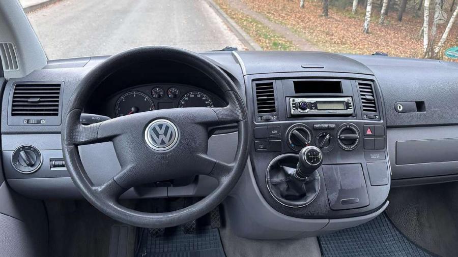Grey Volkswagen Multivan 2005 in Vilnius, with an engine capacity of 1.90 L and mileage of 368 thousand km for 8290 €, photo 11 on AUTOMOTO.COM.LV