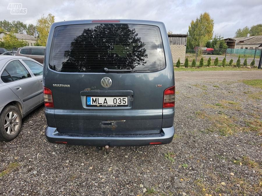 Grey Volkswagen Multivan 2005 in Vilnius, with an engine capacity of 2.50 L and mileage of 360 thousand km for 4500 €, photo 5 on AUTOMOTO.COM.LV