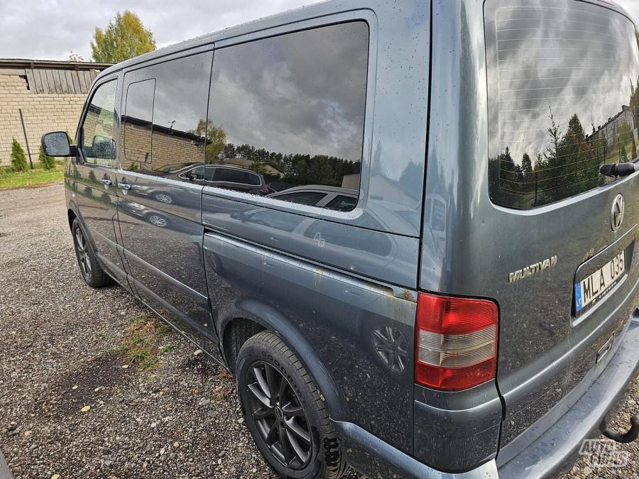 Grey Volkswagen Multivan 2005 in Vilnius, with an engine capacity of 2.50 L and mileage of 360 thousand km for 4500 €, photo 6 on AUTOMOTO.COM.LV