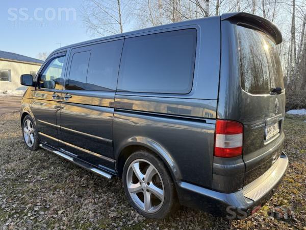 Pelēks Volkswagen Multivan 2005 Limbaži, ar dzinēja tilpumu 2.50 L un nobraukumu 363 tūkst. km par 8950 €, foto 3 vietnē AUTOMOTO.COM.LV