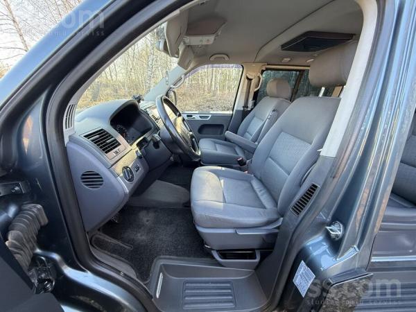 Pelēks Volkswagen Multivan 2005 Limbaži, ar dzinēja tilpumu 2.50 L un nobraukumu 363 tūkst. km par 8950 €, foto 9 vietnē AUTOMOTO.COM.LV