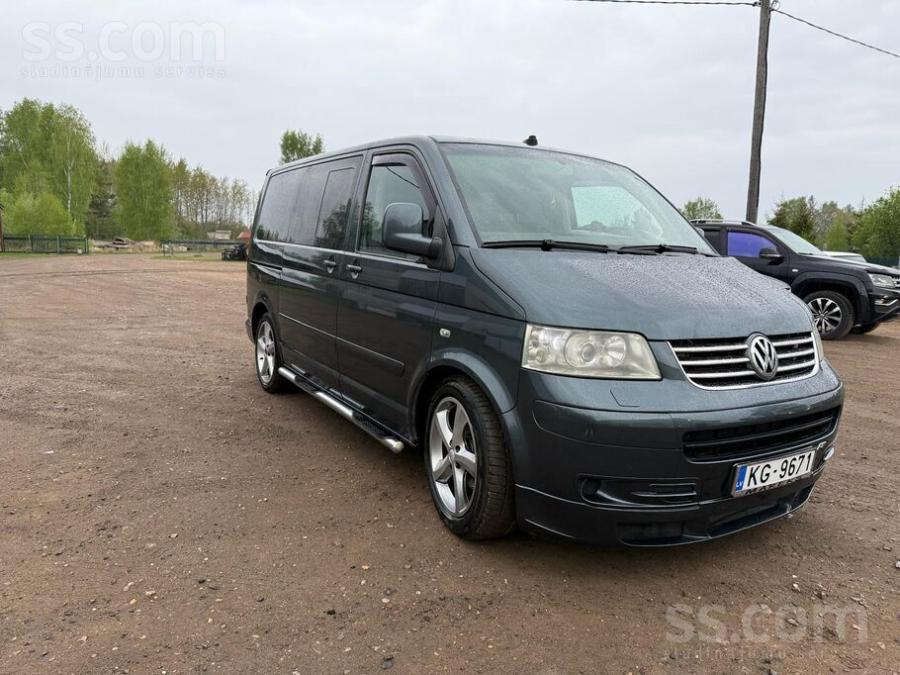 Grey Volkswagen Multivan 2005 in Limbazi, with an engine capacity of 2.50 L and mileage of 363 thousand km for 7900 €, photo 4 on AUTOMOTO.COM.LV