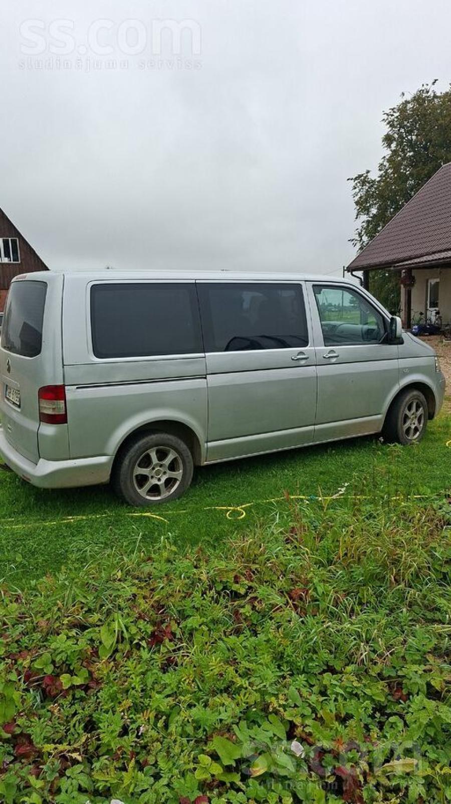 Grey Volkswagen Multivan 2006 in Balvi, with an engine capacity of 2.50 L and mileage of 405 thousand km for 4200 €, photo 4 on AUTOMOTO.COM.LV