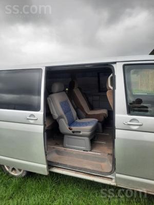 Grey Volkswagen Multivan 2006 in Balvi, with an engine capacity of 2.50 L and mileage of 405 thousand km for 4200 €, photo 5 on AUTOMOTO.COM.LV