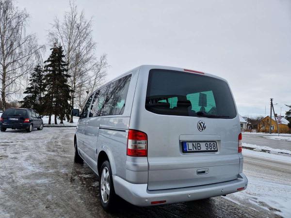 Pelēks Volkswagen Multivan 2006 Marijampole, ar dzinēja tilpumu 2.46 L un nobraukumu 238 tūkst. km par 7200 €, foto 3 vietnē AUTOMOTO.COM.LV