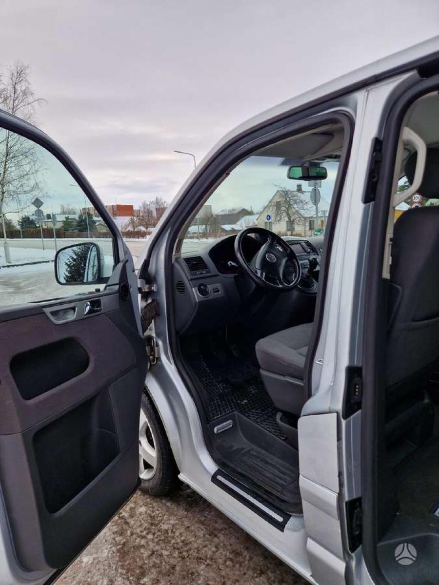 Pelēks Volkswagen Multivan 2006 Marijampole, ar dzinēja tilpumu 2.46 L un nobraukumu 238 tūkst. km par 7200 €, foto 5 vietnē AUTOMOTO.COM.LV