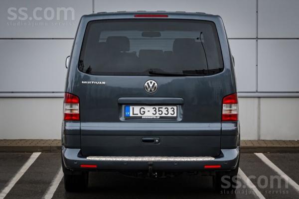 Pelēks Volkswagen Multivan 2006 Rīga, ar dzinēja tilpumu 2.50 L un nobraukumu 355 tūkst. km par 7950 €, foto 5 vietnē AUTOMOTO.COM.LV