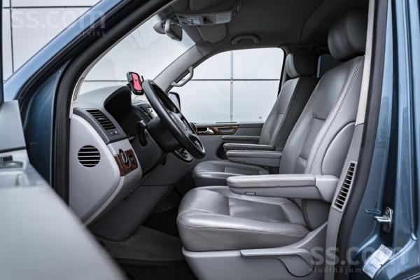 Pelēks Volkswagen Multivan 2006 Rīga, ar dzinēja tilpumu 2.50 L un nobraukumu 355 tūkst. km par 7950 €, foto 9 vietnē AUTOMOTO.COM.LV