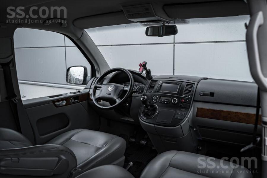 Grey Volkswagen Multivan 2006 in Riga, with an engine capacity of 2.50 L and mileage of 355 thousand km for 7950 €, photo 17 on AUTOMOTO.COM.LV