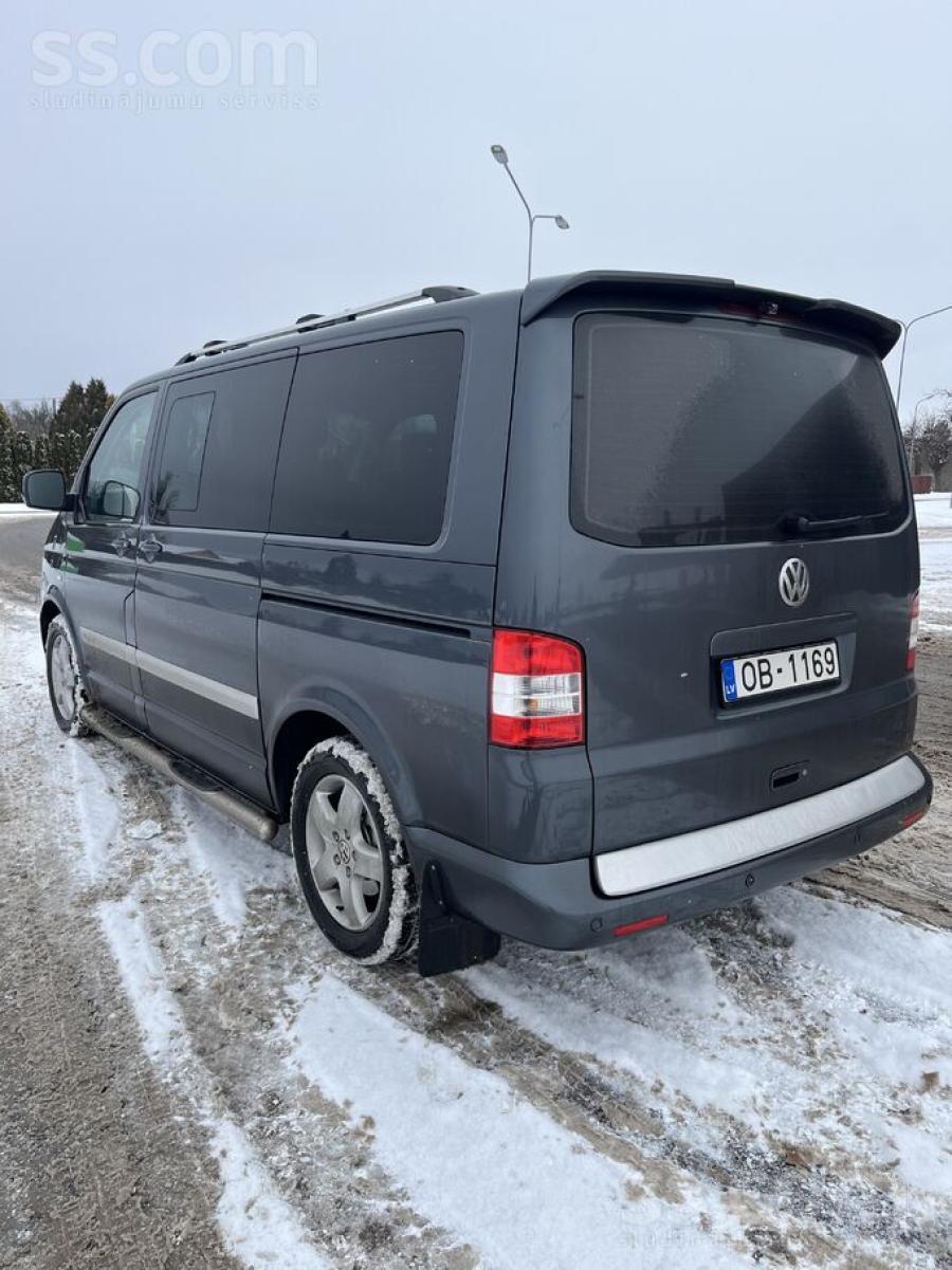 Grey Volkswagen Multivan 2006 in Liepaja, with an engine capacity of 2.50 L and mileage of 435 thousand km for 9000 €, photo 4 on AUTOMOTO.COM.LV