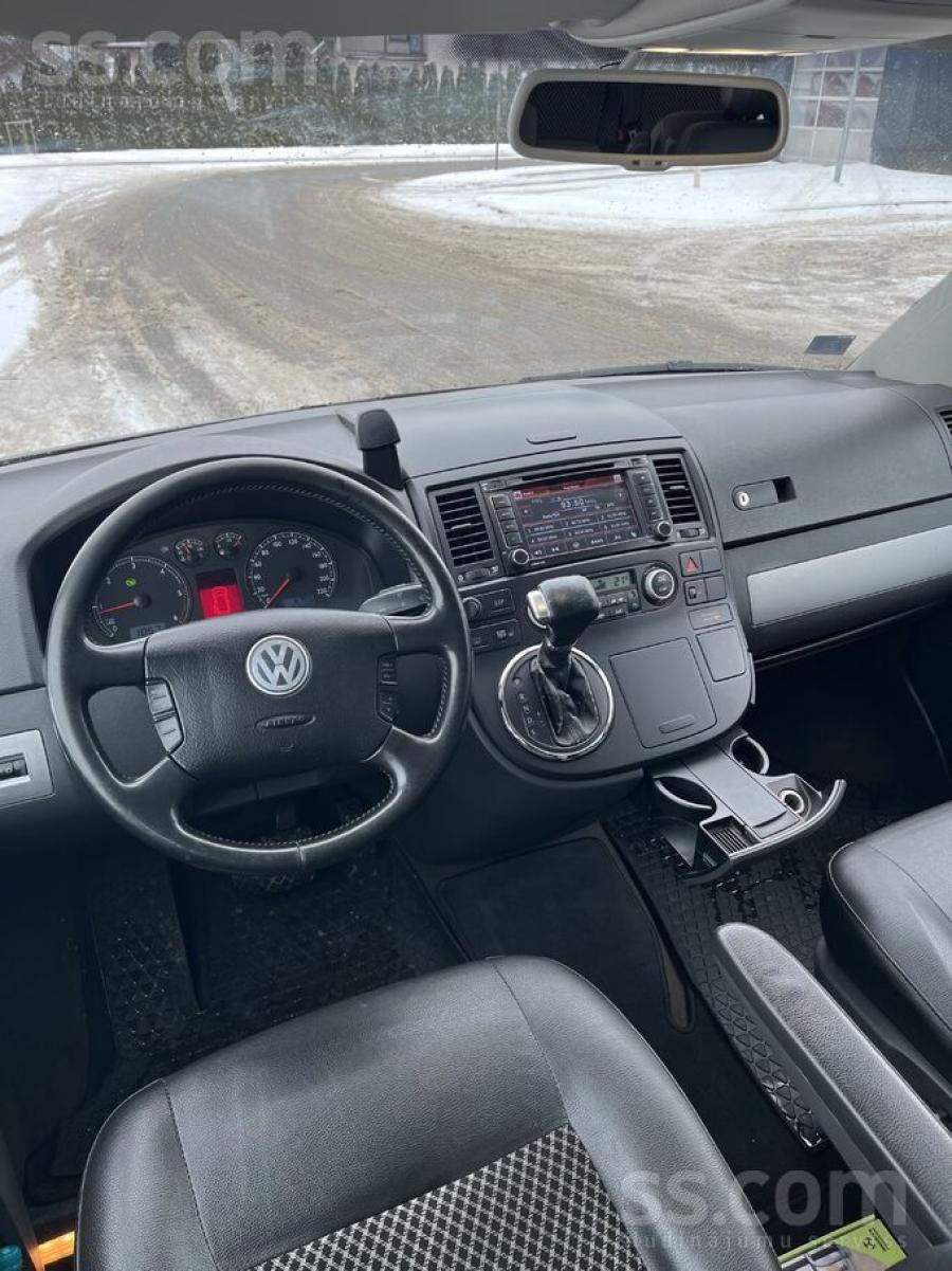 Grey Volkswagen Multivan 2006 in Liepaja, with an engine capacity of 2.50 L and mileage of 435 thousand km for 9000 €, photo 6 on AUTOMOTO.COM.LV