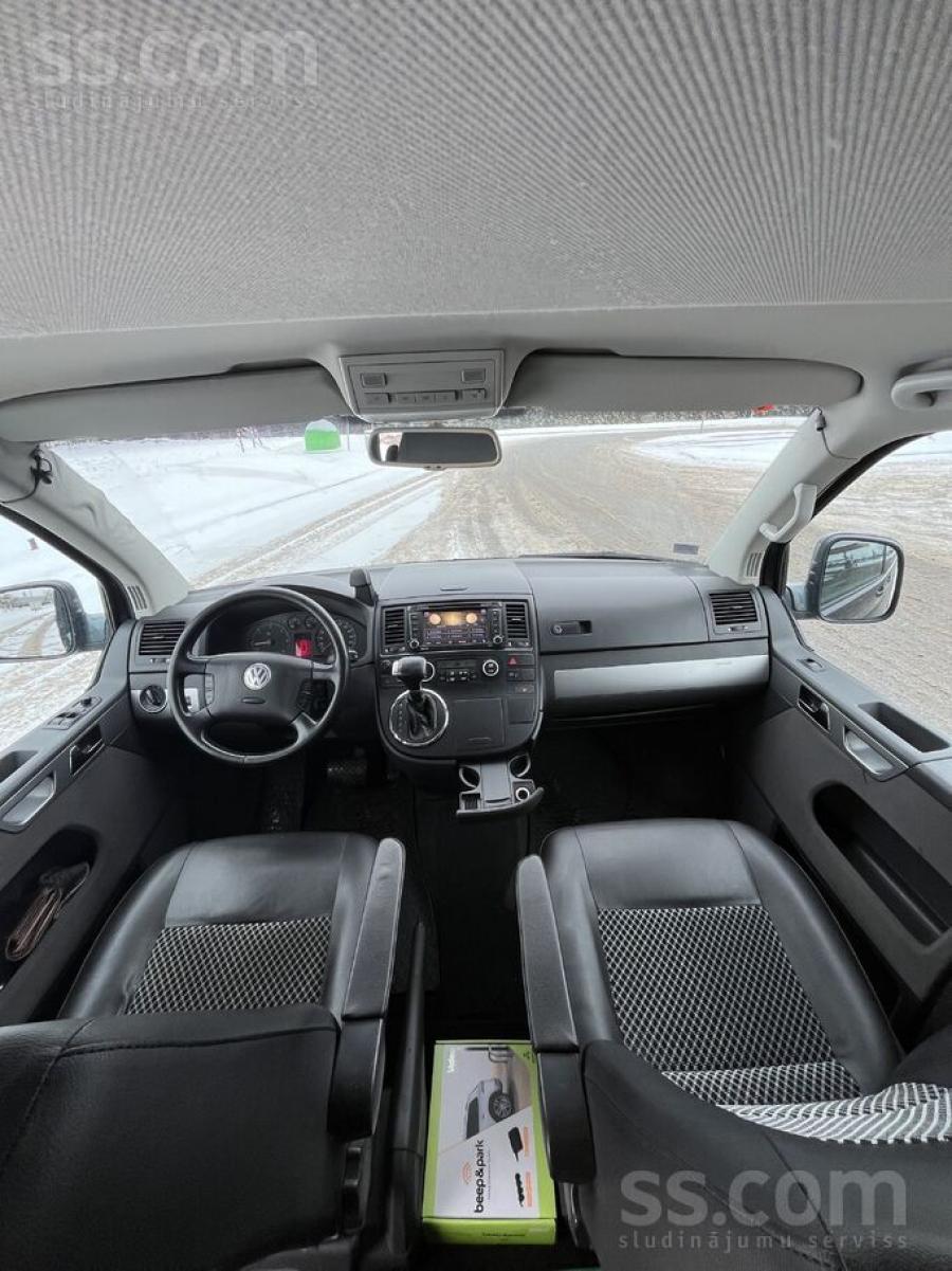 Grey Volkswagen Multivan 2006 in Liepaja, with an engine capacity of 2.50 L and mileage of 435 thousand km for 9000 €, photo 7 on AUTOMOTO.COM.LV