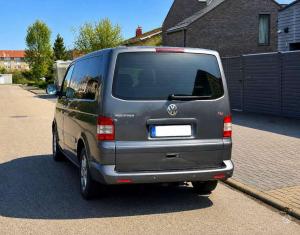 Grey Volkswagen Multivan 2009 in Klaipeda, with an engine capacity of 2.50 L and mileage of 365 thousand km for 6400 €, photo 4 on AUTOMOTO.COM.LV