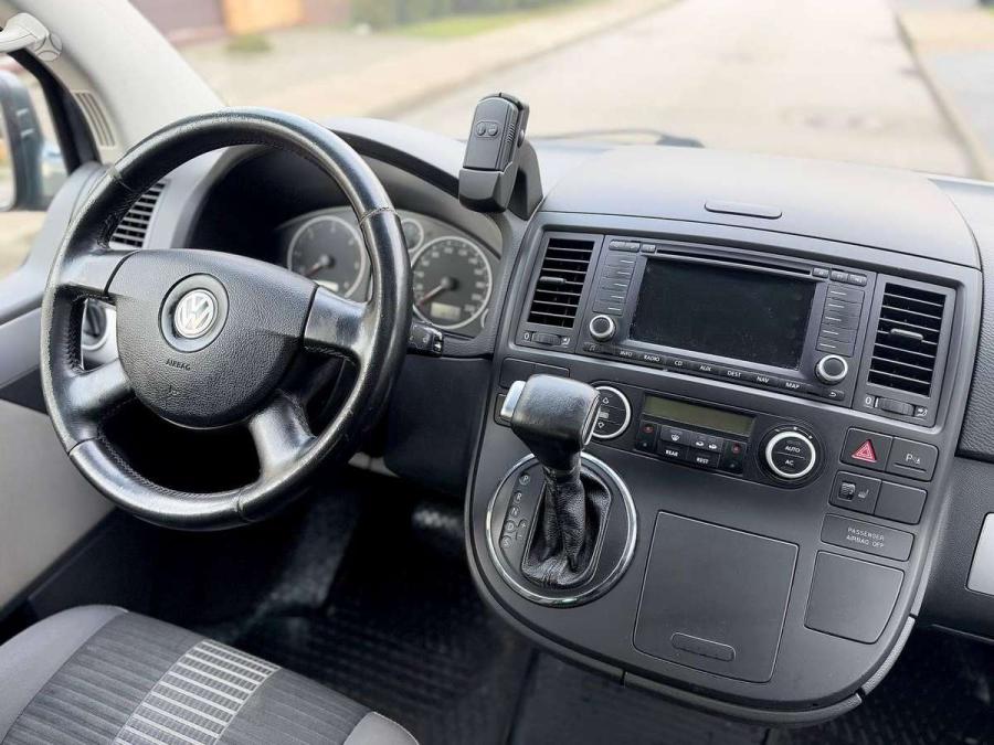 Grey Volkswagen Multivan 2009 in Klaipeda, with an engine capacity of 2.50 L and mileage of 365 thousand km for 6400 €, photo 5 on AUTOMOTO.COM.LV