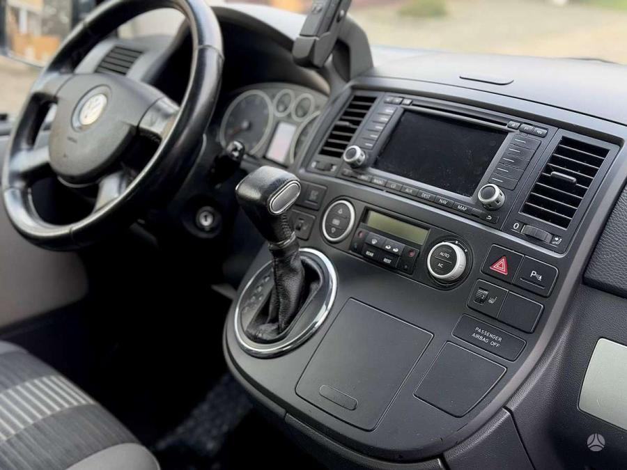 Grey Volkswagen Multivan 2009 in Klaipeda, with an engine capacity of 2.50 L and mileage of 365 thousand km for 6400 €, photo 8 on AUTOMOTO.COM.LV