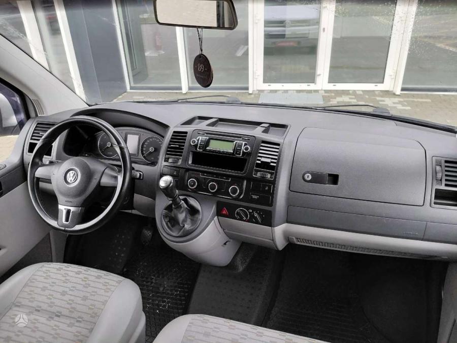 Pelēks Volkswagen Multivan 2010 Viļņa, ar dzinēja tilpumu 1.97 L un nobraukumu 514 tūkst. km par 6700 €, foto 11 vietnē AUTOMOTO.COM.LV