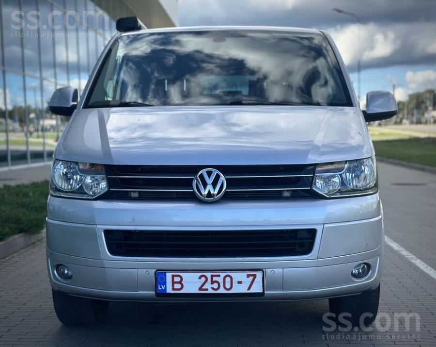 Grey Volkswagen Multivan 2010 in Rezekne, with an engine capacity of 2.00 L and mileage of 284 thousand km for 15990 €, photo 1 on AUTOMOTO.COM.LV