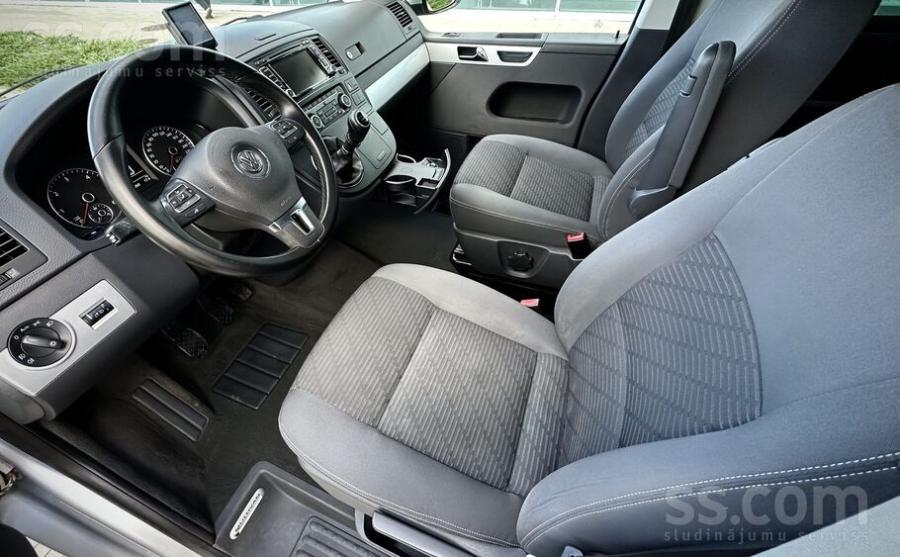 Grey Volkswagen Multivan 2010 in Rezekne, with an engine capacity of 2.00 L and mileage of 284 thousand km for 15990 €, photo 10 on AUTOMOTO.COM.LV