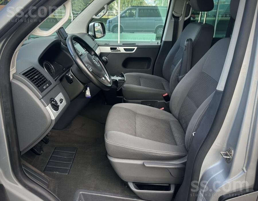 Grey Volkswagen Multivan 2010 in Rezekne, with an engine capacity of 2.00 L and mileage of 284 thousand km for 15990 €, photo 11 on AUTOMOTO.COM.LV