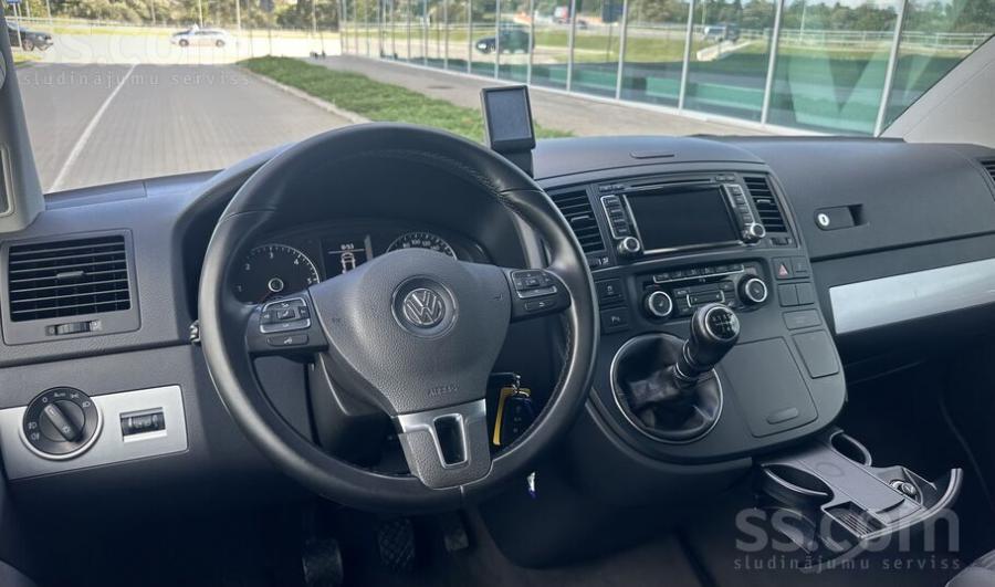 Grey Volkswagen Multivan 2010 in Rezekne, with an engine capacity of 2.00 L and mileage of 284 thousand km for 15990 €, photo 12 on AUTOMOTO.COM.LV