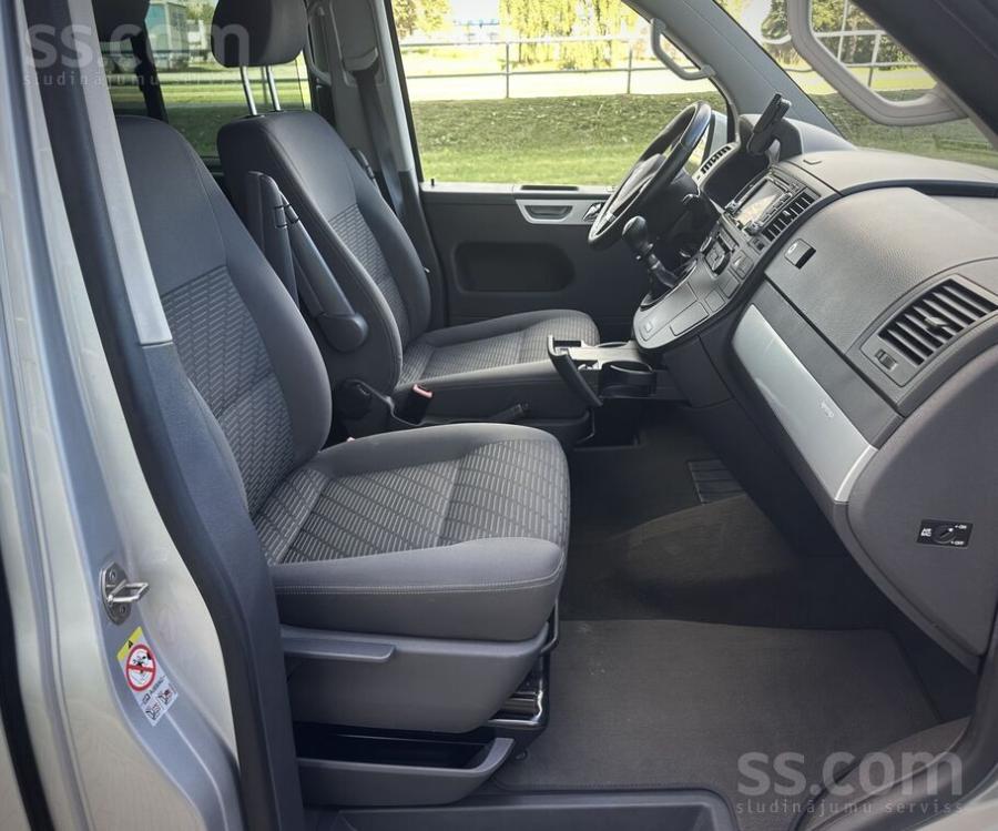 Grey Volkswagen Multivan 2010 in Rezekne, with an engine capacity of 2.00 L and mileage of 284 thousand km for 15990 €, photo 14 on AUTOMOTO.COM.LV