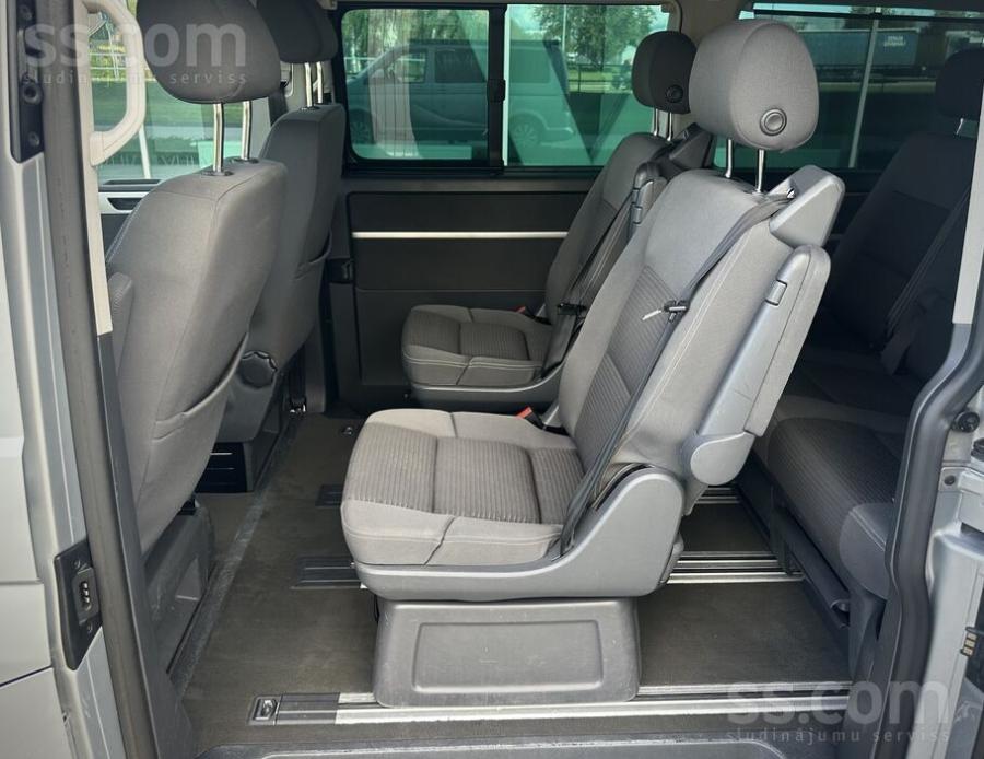 Grey Volkswagen Multivan 2010 in Rezekne, with an engine capacity of 2.00 L and mileage of 284 thousand km for 15990 €, photo 15 on AUTOMOTO.COM.LV