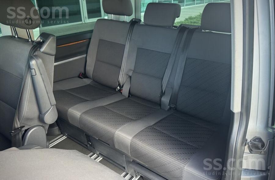 Grey Volkswagen Multivan 2010 in Rezekne, with an engine capacity of 2.00 L and mileage of 284 thousand km for 15990 €, photo 17 on AUTOMOTO.COM.LV