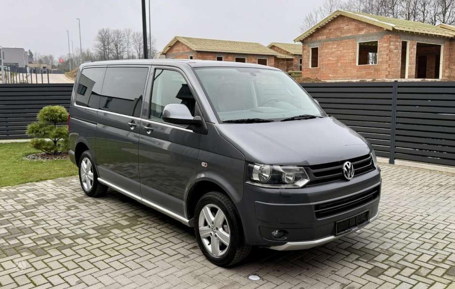 Pelēks Volkswagen Multivan 2013 Viļņa, ar dzinēja tilpumu 1.97 L un nobraukumu 140 tūkst. km par 22900 €, foto 2 vietnē AUTOMOTO.COM.LV