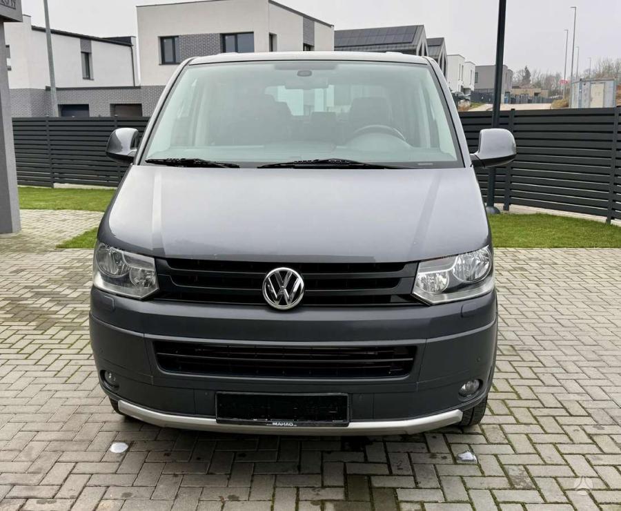 Pelēks Volkswagen Multivan 2013 Viļņa, ar dzinēja tilpumu 1.97 L un nobraukumu 140 tūkst. km par 22900 €, foto 3 vietnē AUTOMOTO.COM.LV