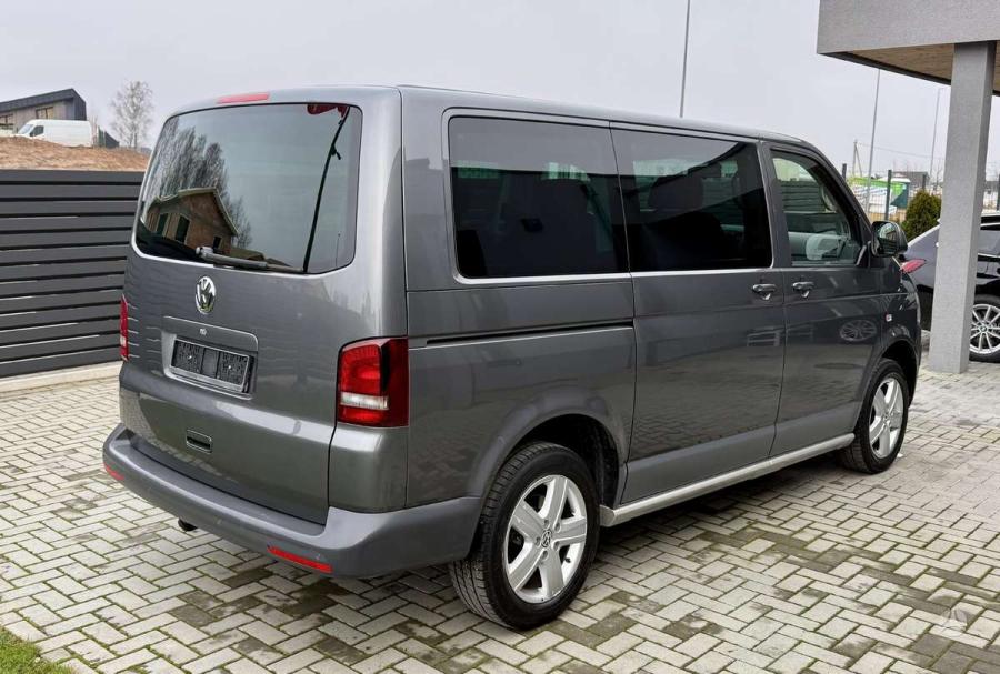 Pelēks Volkswagen Multivan 2013 Viļņa, ar dzinēja tilpumu 1.97 L un nobraukumu 140 tūkst. km par 22900 €, foto 5 vietnē AUTOMOTO.COM.LV
