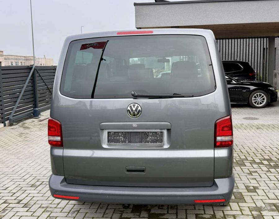 Pelēks Volkswagen Multivan 2013 Viļņa, ar dzinēja tilpumu 1.97 L un nobraukumu 140 tūkst. km par 22900 €, foto 6 vietnē AUTOMOTO.COM.LV