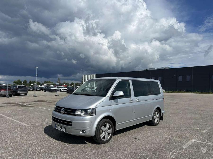 Grey Volkswagen Multivan 2014 in Vilnius, with an engine capacity of 2.00 L and mileage of 260 thousand km for 19300 €, photo 3 on AUTOMOTO.COM.LV