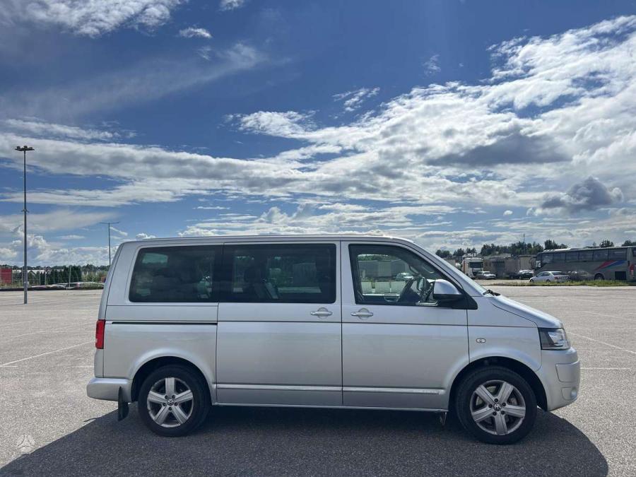 Grey Volkswagen Multivan 2014 in Vilnius, with an engine capacity of 2.00 L and mileage of 260 thousand km for 19300 €, photo 6 on AUTOMOTO.COM.LV