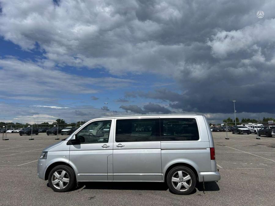 Grey Volkswagen Multivan 2014 in Vilnius, with an engine capacity of 2.00 L and mileage of 260 thousand km for 19300 €, photo 8 on AUTOMOTO.COM.LV