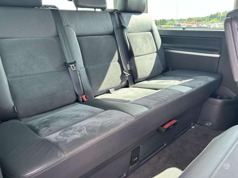 Grey Volkswagen Multivan 2014 in Vilnius, with an engine capacity of 2.00 L and mileage of 260 thousand km for 19300 €, photo 14 on AUTOMOTO.COM.LV