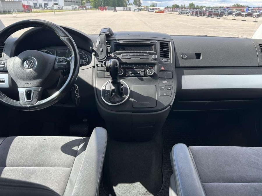 Grey Volkswagen Multivan 2014 in Vilnius, with an engine capacity of 2.00 L and mileage of 260 thousand km for 19300 €, photo 17 on AUTOMOTO.COM.LV