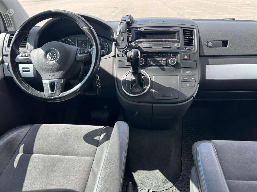 Grey Volkswagen Multivan 2014 in Vilnius, with an engine capacity of 2.00 L and mileage of 260 thousand km for 19300 €, photo 18 on AUTOMOTO.COM.LV