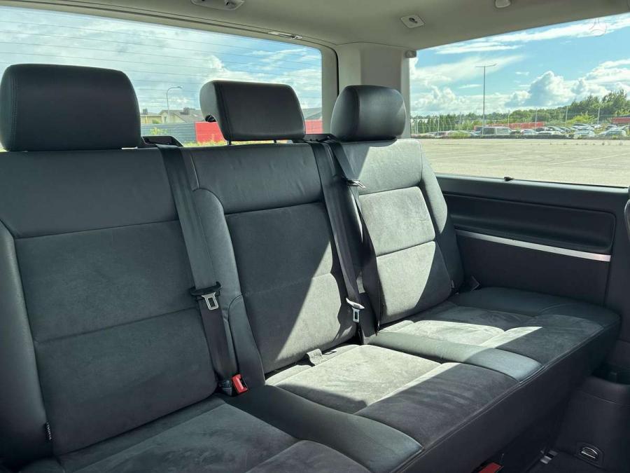Grey Volkswagen Multivan 2014 in Vilnius, with an engine capacity of 2.00 L and mileage of 260 thousand km for 19300 €, photo 19 on AUTOMOTO.COM.LV