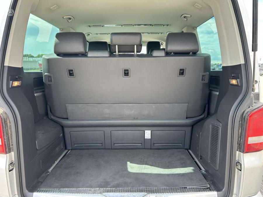 Grey Volkswagen Multivan 2014 in Vilnius, with an engine capacity of 2.00 L and mileage of 260 thousand km for 19300 €, photo 22 on AUTOMOTO.COM.LV