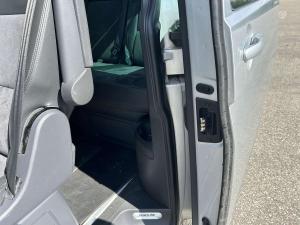 Grey Volkswagen Multivan 2014 in Vilnius, with an engine capacity of 2.00 L and mileage of 260 thousand km for 19300 €, photo 24 on AUTOMOTO.COM.LV