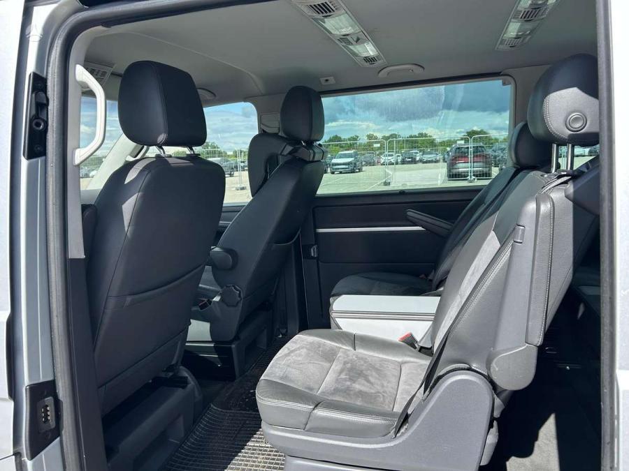 Grey Volkswagen Multivan 2014 in Vilnius, with an engine capacity of 2.00 L and mileage of 260 thousand km for 19300 €, photo 25 on AUTOMOTO.COM.LV