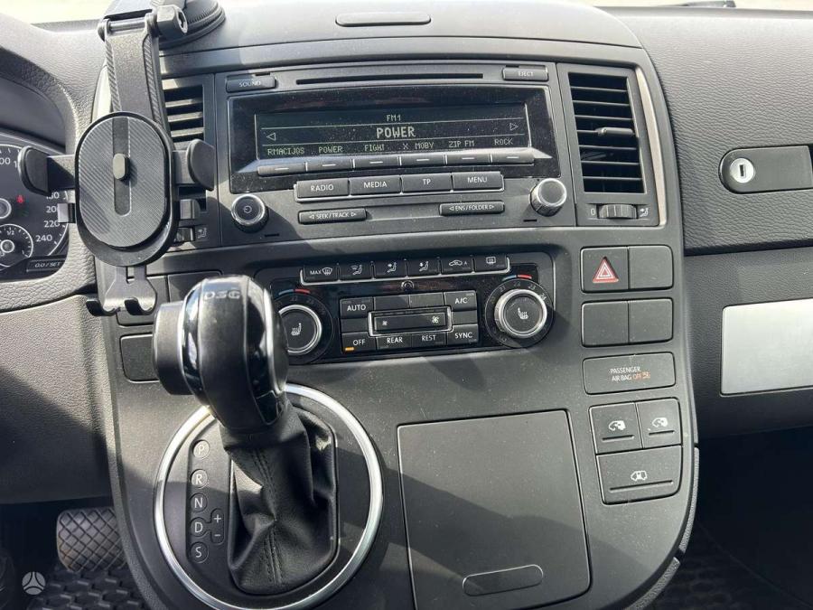 Grey Volkswagen Multivan 2014 in Vilnius, with an engine capacity of 2.00 L and mileage of 260 thousand km for 19300 €, photo 26 on AUTOMOTO.COM.LV