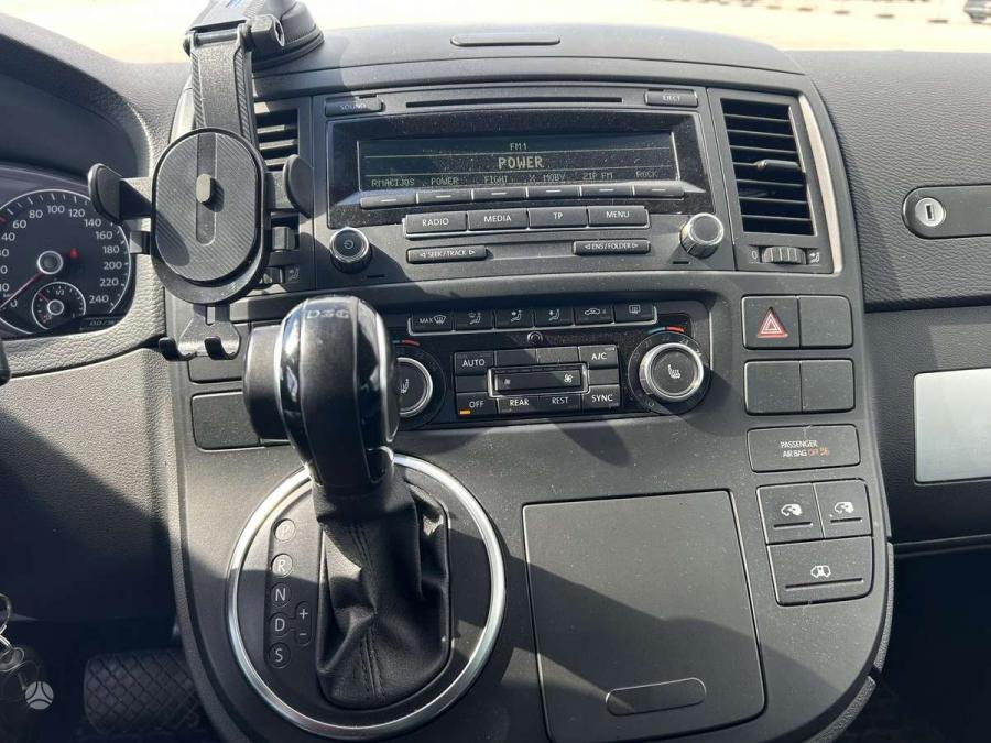 Grey Volkswagen Multivan 2014 in Vilnius, with an engine capacity of 2.00 L and mileage of 260 thousand km for 19300 €, photo 30 on AUTOMOTO.COM.LV
